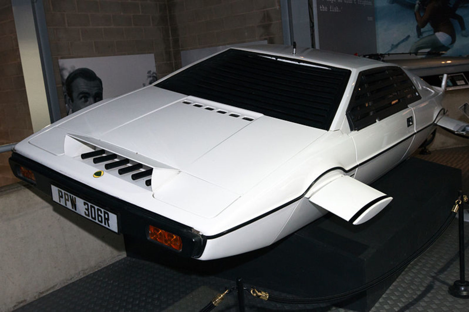 The Ultimate Guide to James Bond Cars (Infographic)
