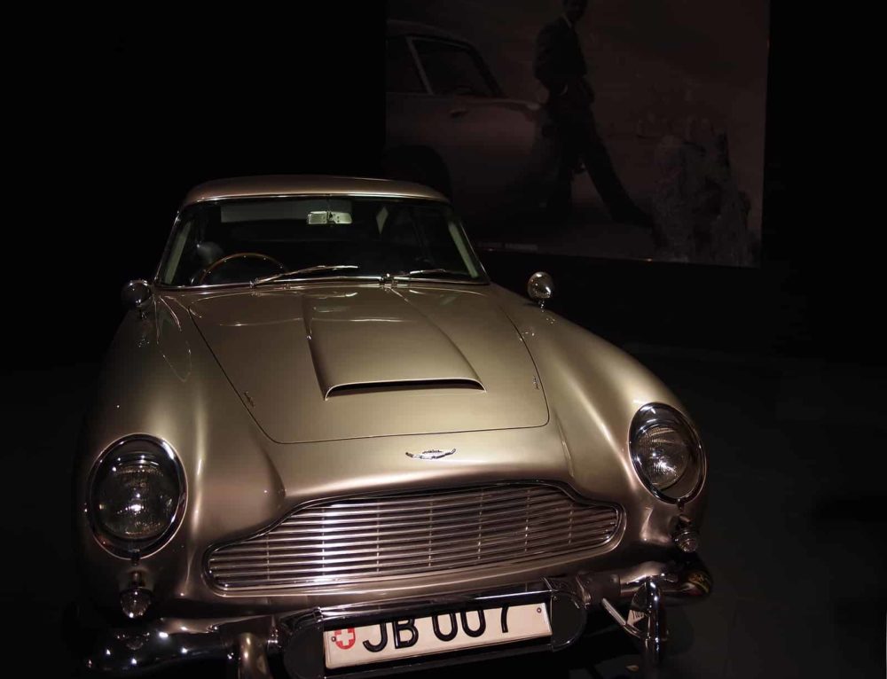 The Ultimate Guide to James Bond Cars (Infographic)